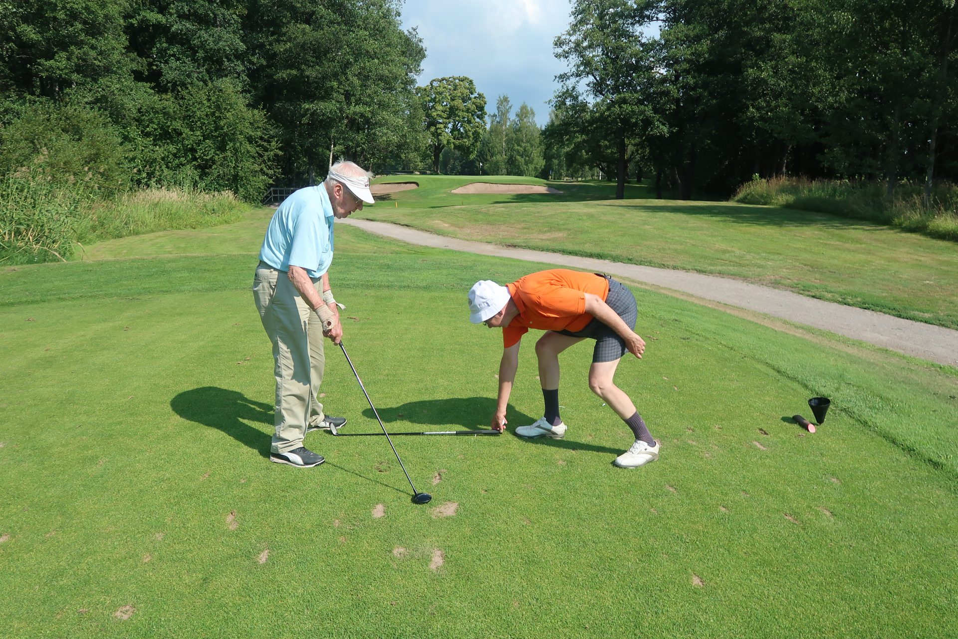 97-vuotiaan golfarin peli kulkee ja ajatus toimii kuin partaveitsi ...