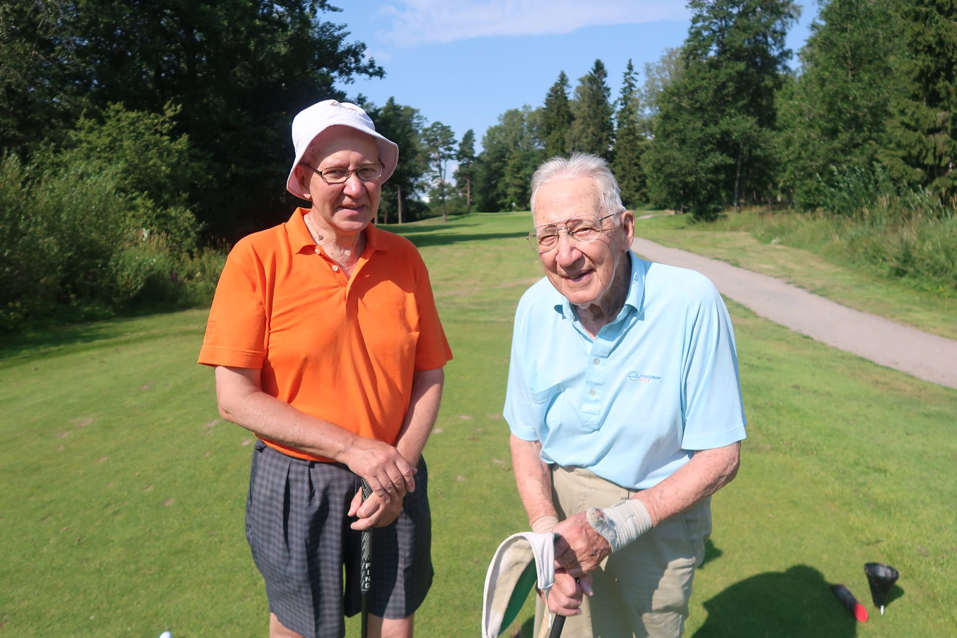 97-vuotiaan golfarin peli kulkee ja ajatus toimii kuin partaveitsi ...